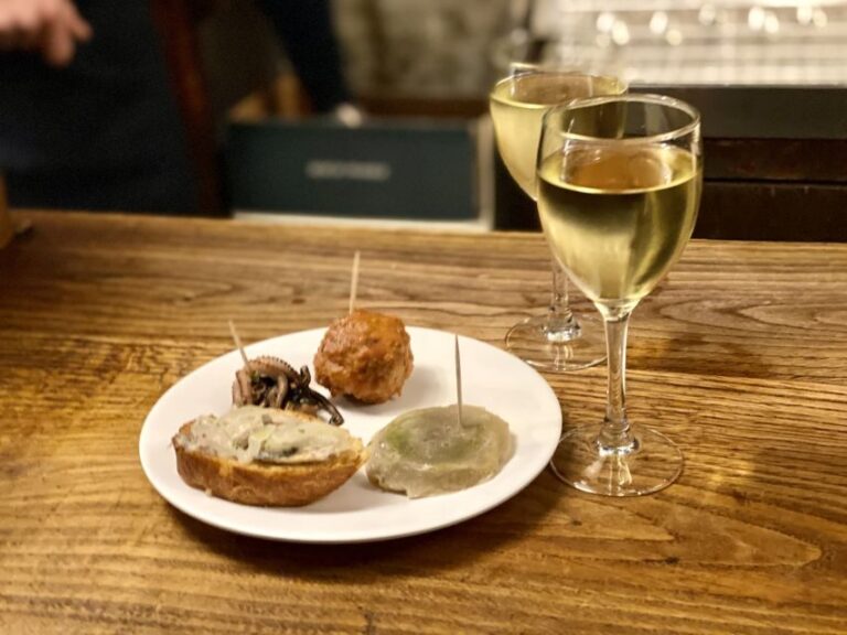 Venice: Jewish Ghetto and Cannaregio Food and Wine Tour - The Guide and Group Size