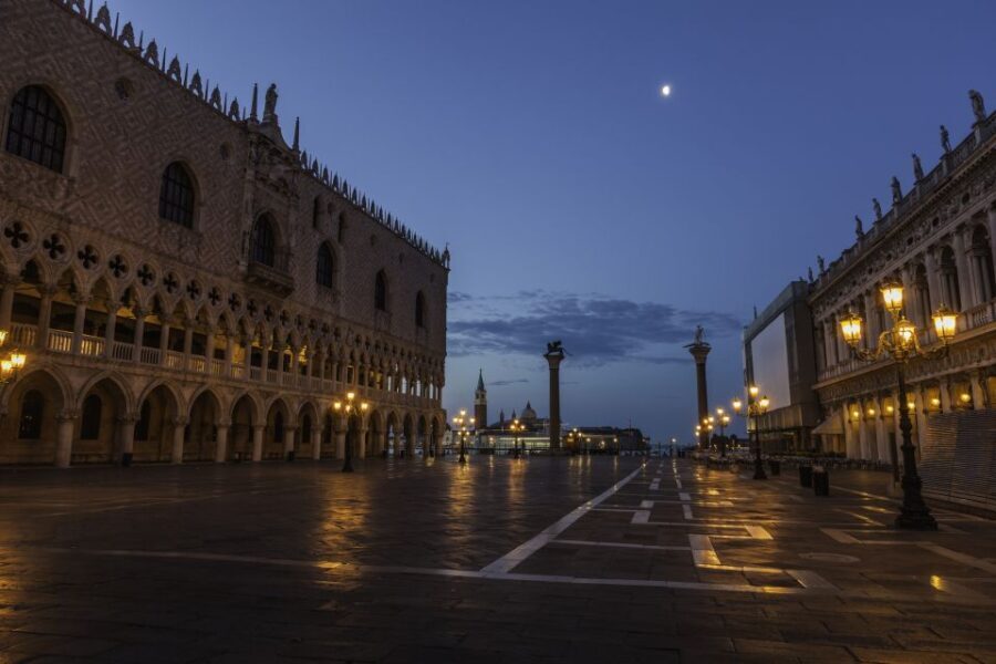Venice: Private After Dark Tour and Gondola Ride - Exploring Venice After Dark: An Authentic and Atmospheric Tour