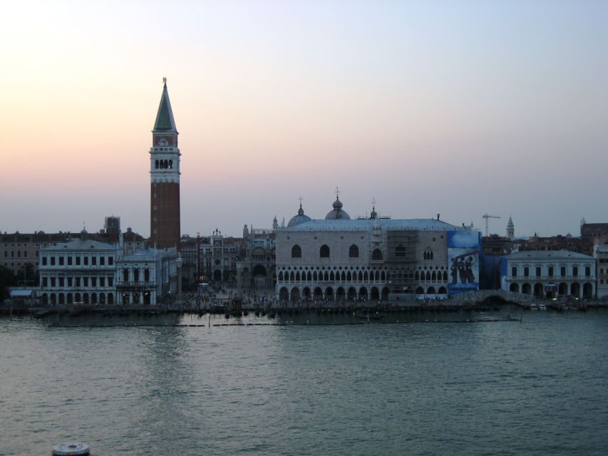 Venice: Private Evening Stroll with Gondola Ride - Detailed Itinerary and What to Expect