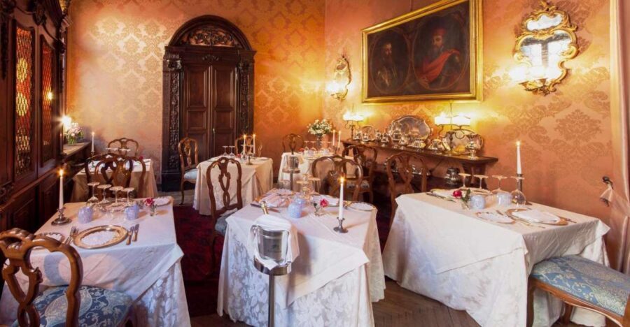 Venice: Romantic Palace Dinner and Private Gondola Ride - Itinerary Breakdown: What to Expect