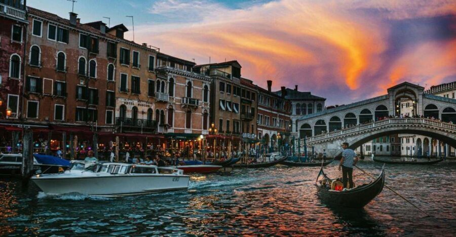 Venice: Shared Gondola Ride at Sunset - The Sum Up