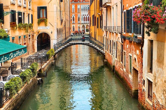 Venice Sightseeing Walking Tour with a Local Guide - A Detailed Look at the Experience