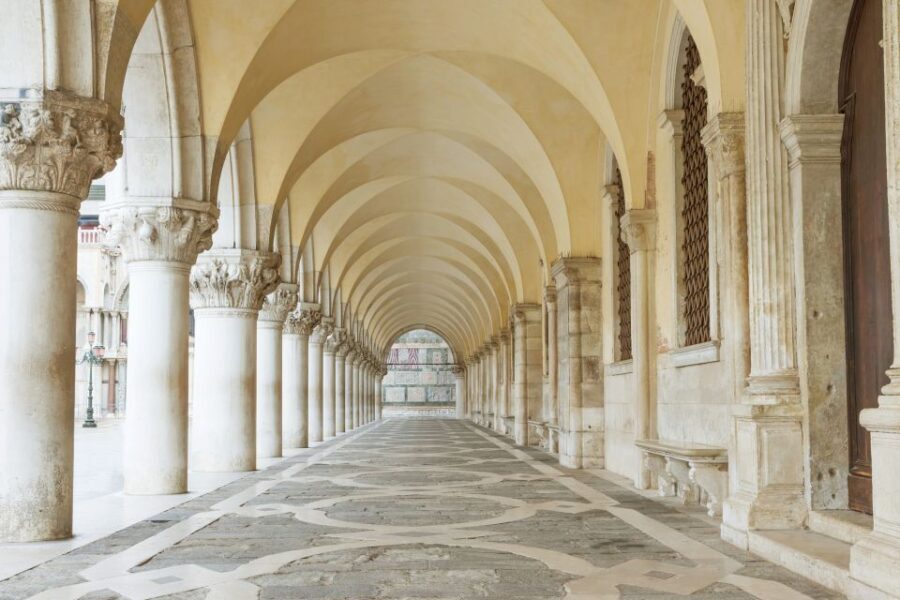 Venice: St. Mark's Basilica, Doge's Palace & Gondola Ride - Beyond the Sightseeing: What Does the Tour Feel Like?