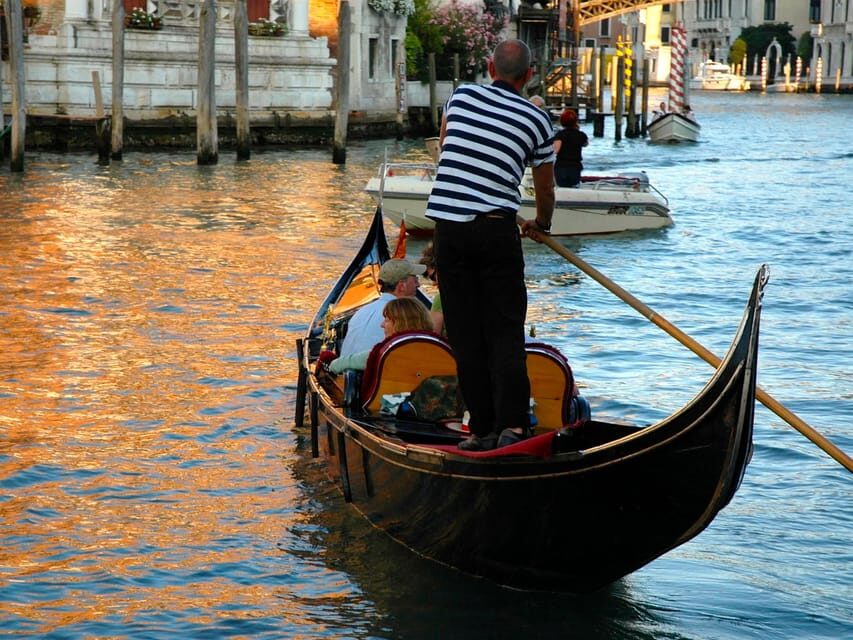 Venice's Private Gondola: Romantic Serenade - A Closer Look at the Experience