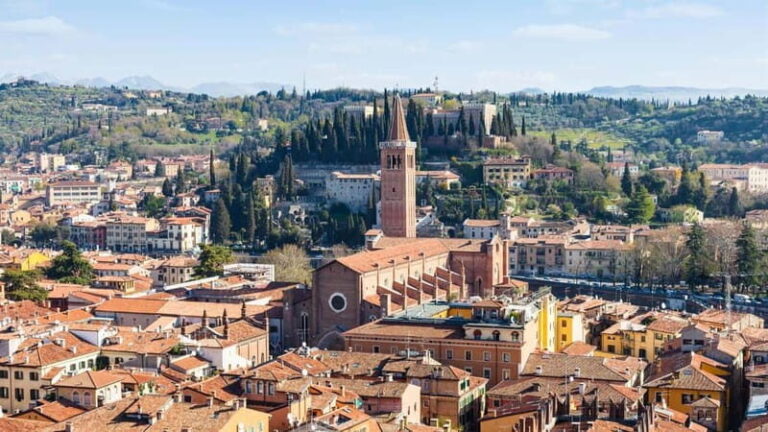 Verona: Best Intro Walking Tour with a Local - Tasting a Local Product