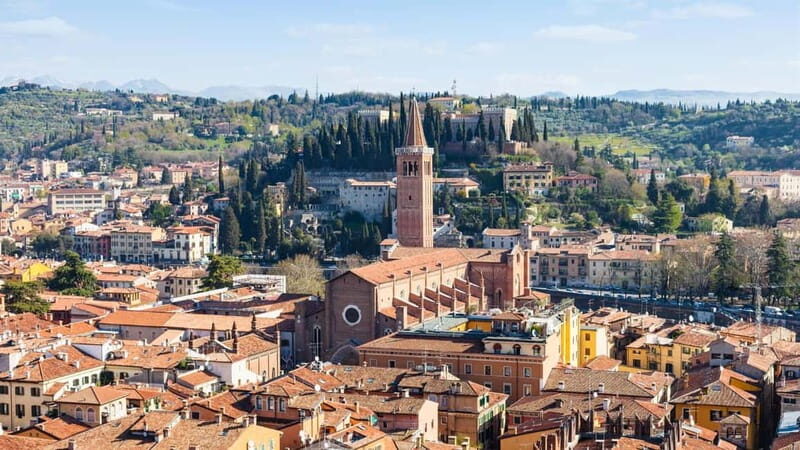 Verona: Best Intro Walking Tour with a Local - Tasting a Local Product