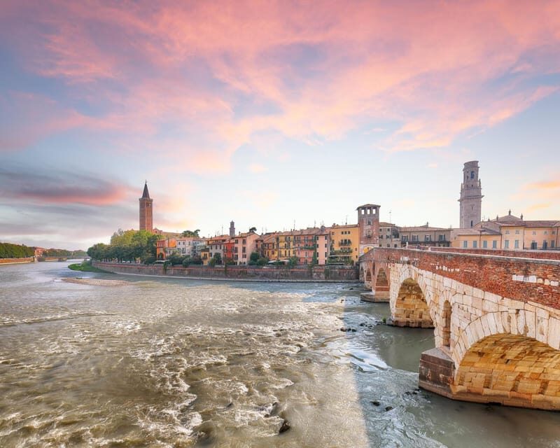 Verona: Express Walk with a Local in 60 minutes - A Quick Introduction to the Tour