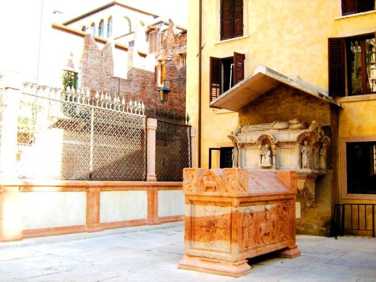 Verona: History and Hidden Gems Guided Walking Tour - The Itinerary in Detail
