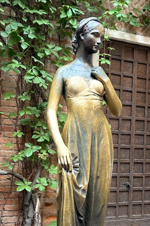 Verona: Juliets House Fast-Track Entry Ticket & Audio Guide - The Experience: What You Can Expect