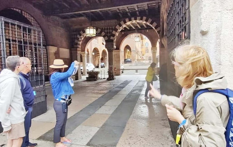Verona: Walking Sightseeing City Tour with Local Guide - What It Feels Like to Walk Verona with a Local Guide