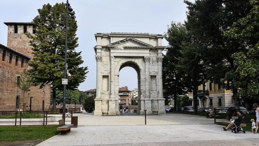 Verona Walking Tour: Arena, Fast Entry - Key Points