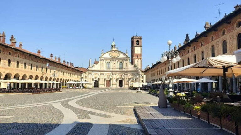 Vigevano Private Tour: Leonardo and Bramantes Masterpieces - The Cathedral of Saint Ambrose - Baroque Grandeur