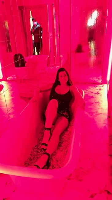 Vigo: Thematic Tour Selfie Experience Gallery Vigo-Galicia - The Experience: What You Can Expect