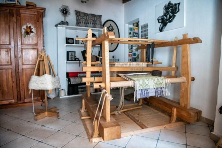 Villacidro: Sardinian weaving workshop local experience - The Practicalities: Pricing, Group Size, and Logistics