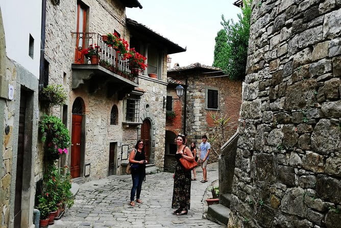 Villages of Chianti with lunch and tasting in Open Top Van - Key Points