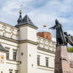 Vilnius: Express Walk with a Local in 60 minutes - Authentic, Compact, and Yet Insightful