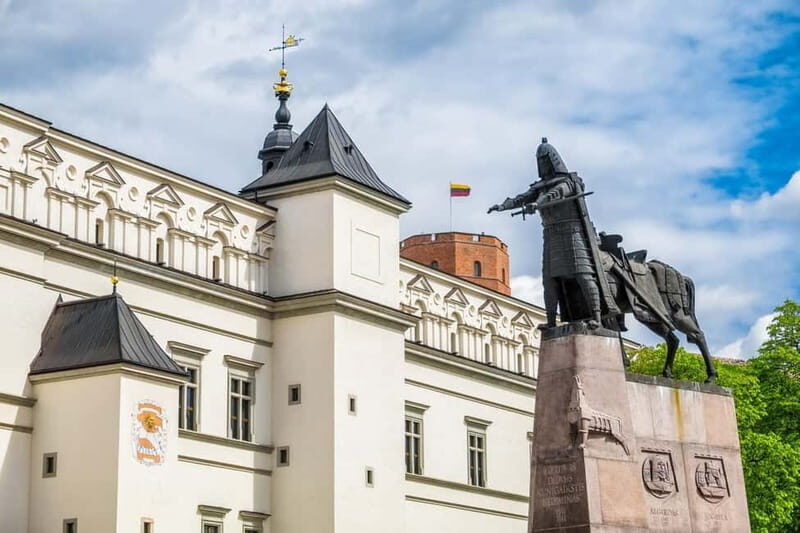 Vilnius: Express Walk with a Local in 60 minutes - Authentic, Compact, and Yet Insightful