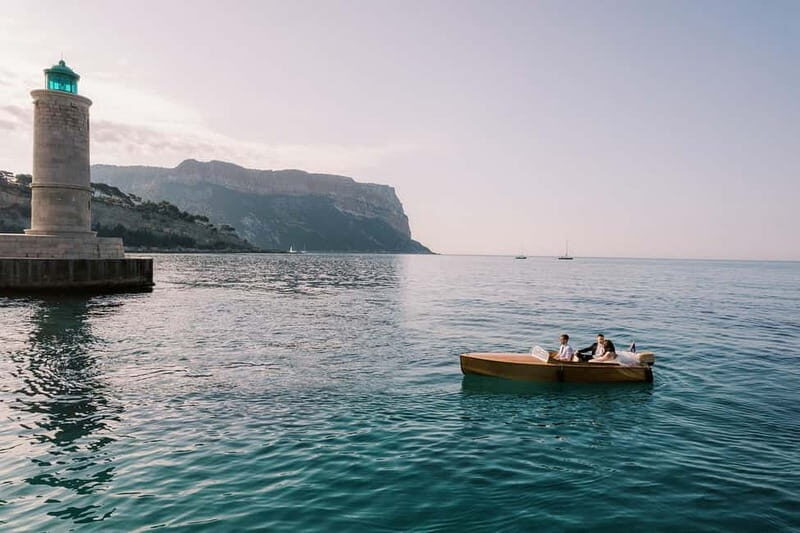 Vintage sunset boat tour of Marseille for couples (2h) - What Can You Expect During the Tour?