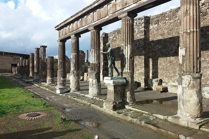 Visit Pompeii from Positano with Pizza Lunch - The Value of the Tour