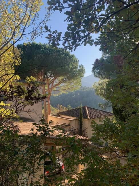 Visit the most beautiful villages of the Luberon in Provence by minibus! - A Scenic Journey through Provence’s Villages