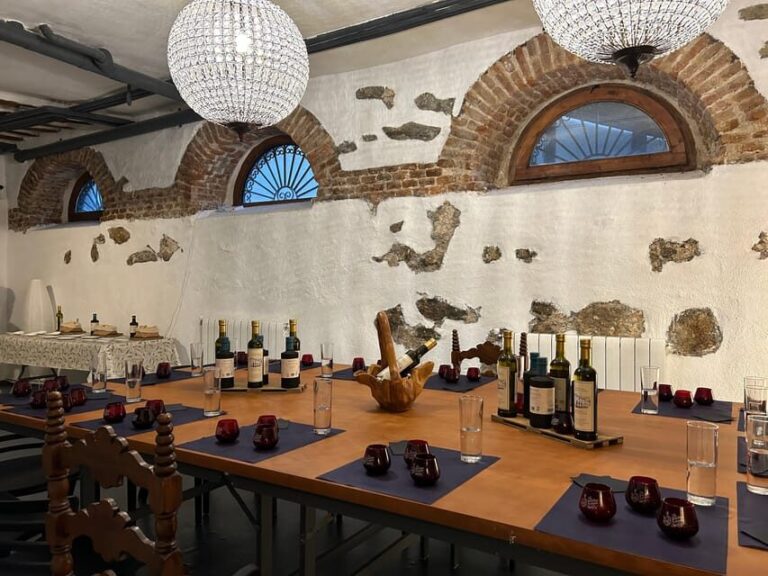 Visit to an olive oil mill and oil tasting with aperitif and food and wine pairing. - FAQ