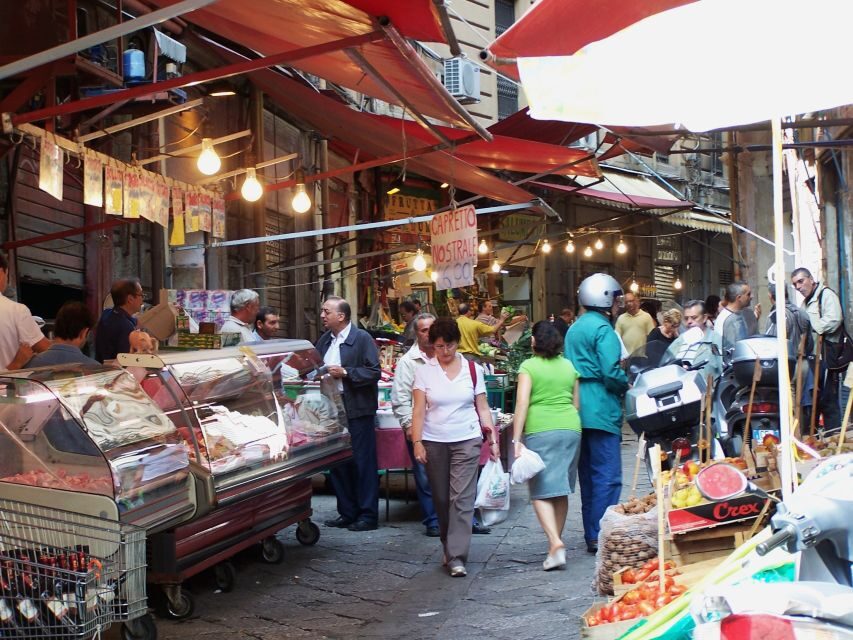 Walking Tour and typical Lunch in a private charming home - The Heart of the Experience: Homemade Lunch and Sicilian Wines