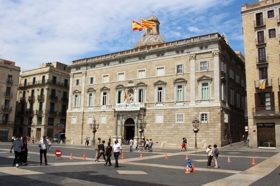 Walking Tour Gothic Quarter and Ramblas+Boat Trip - The Port and Boat Cruise: A Relaxing Finish