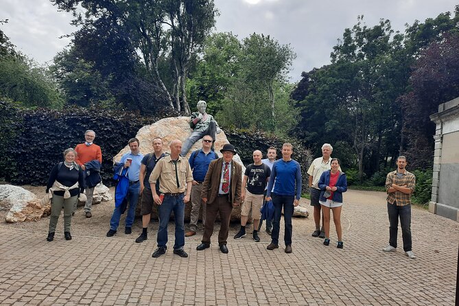 Walking tour in Merrion Square Park with a pint of Guinness Dublin Rogues Tour - An In-Depth Look at the Merrion Square Experience