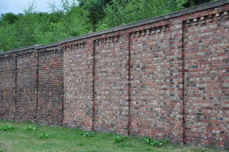 Warsaw Daily Jewish Ghetto Guided Tour with Jewish Cemetery - What to Expect: A Deep Dive into Warsaw’s Jewish Past