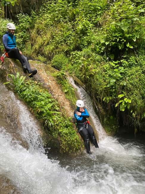 Water hike in a Tropical forest Family/children - Beginners - Visualizing the Experience