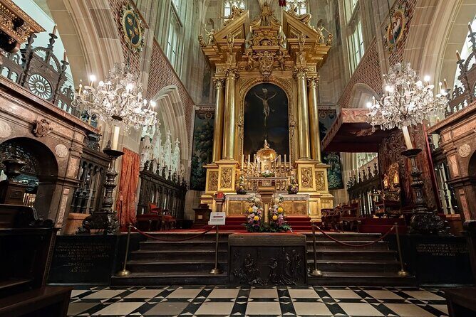 Wawel Castle and Cathedral with St Mary Basilica tour - Inside the Experience: What to Expect