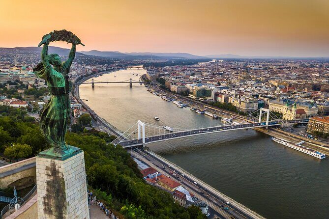 Welcome to Budapest 3 hrs Must See Private Tour by car - The Experience: What to Expect and How It Unfolds