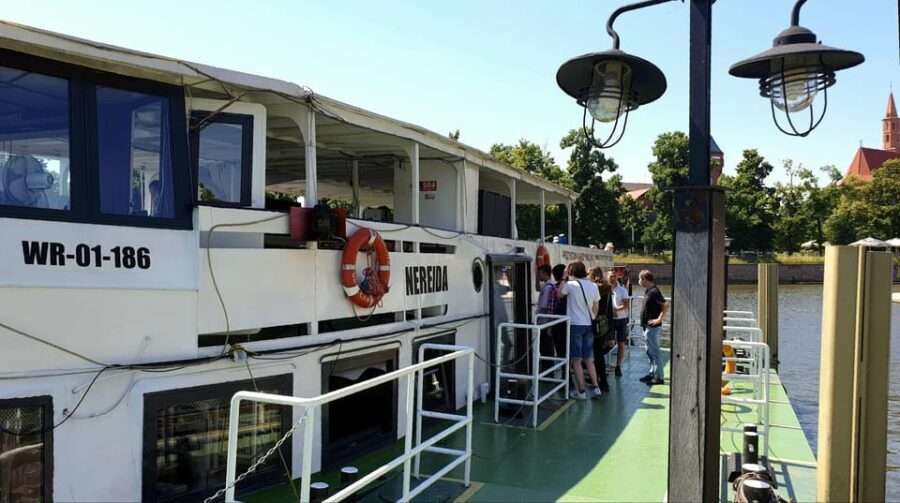 Wrocaw: Boat cruise with a licensed guide (1 hour) - The Value of a 1-Hour Waterway Experience