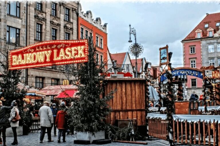 Wrocaw: Christmas Market and City Highlights Walking Tour - The Charming Wrocław Dwarfs