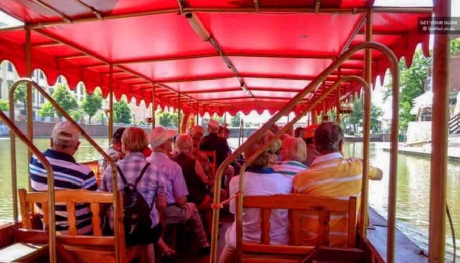 Wrocaw: Gondola cruise with a guide (1 hour) - A Scenic Journey on the Oder River