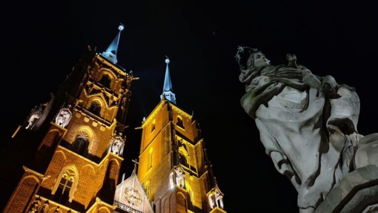 Wrocaw: Old City Night Walk and Gondola Ride - Exploring Wrocław’s Magical Nightscape
