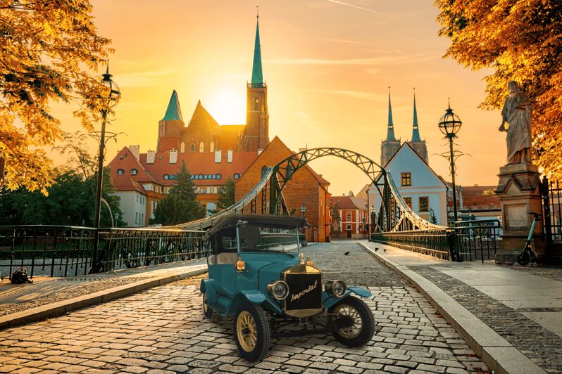 Wrocaw: Tour of the Old Town in an Imperial E-car - The Itinerary Breakdown