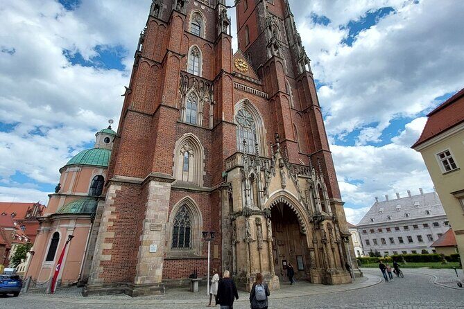 Wrocaws Old Town: A Self-Guided History Tour - The Practical Side: What to Expect