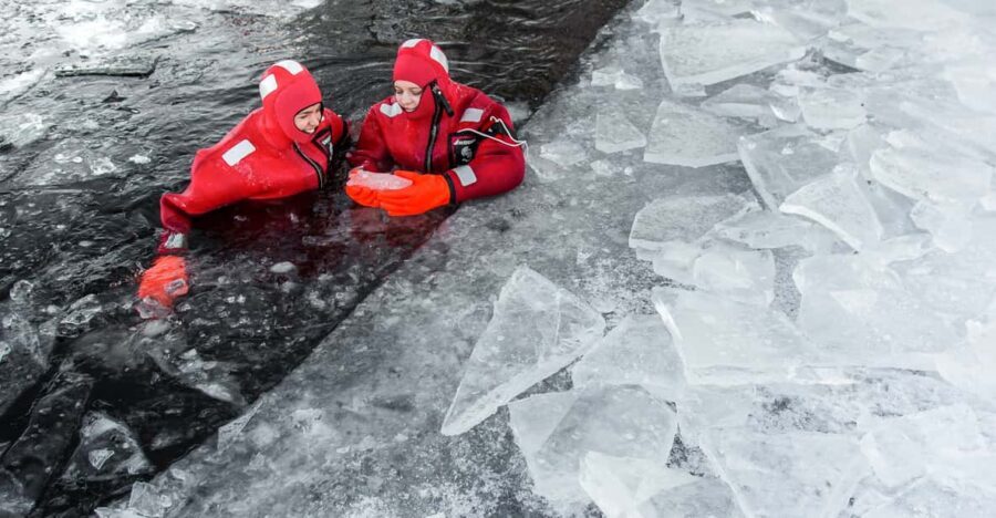 Ylläs: Lake Ylläsjärvi Ice-Floating Experience - Key Points