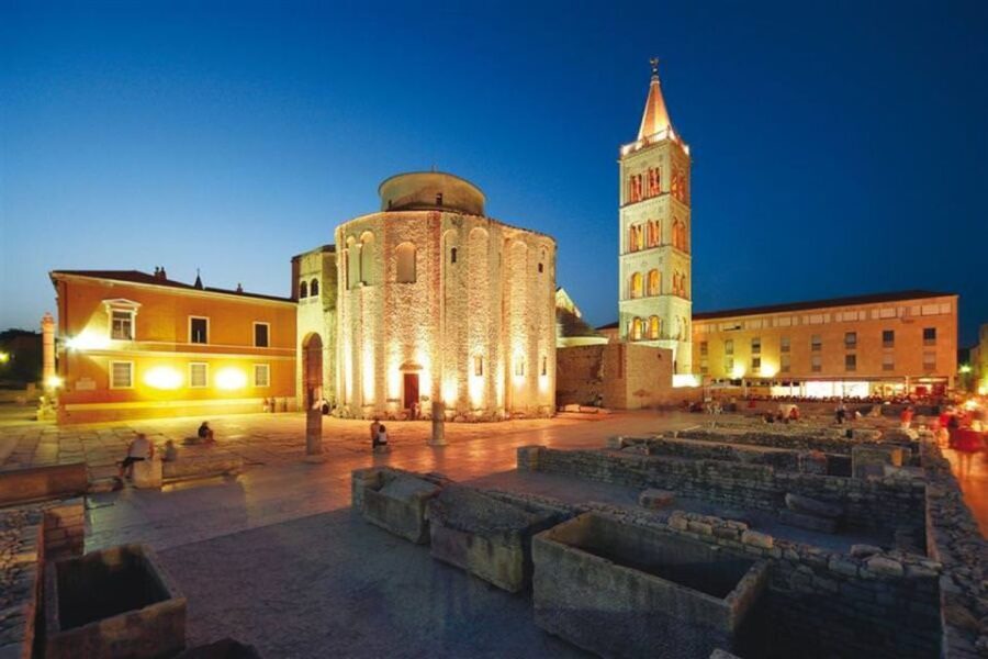 Zadar: Old Town Evening Group Guided Walking Tour - Exploring Zadar’s Old Town in a Nutshell