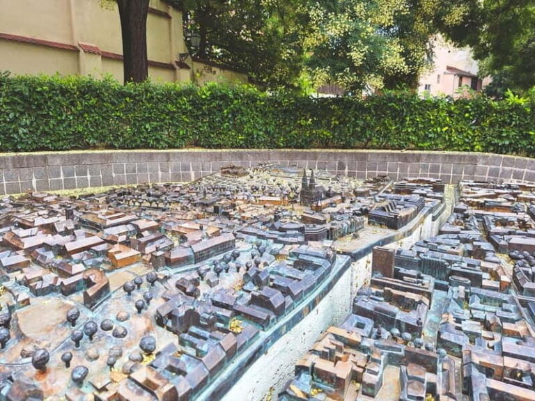 Zagreb: Explore with an Art Historian  Private Walking Tour - Authentic Reviews and What They Say