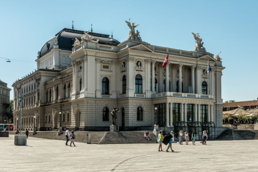 Zurich: City Top Attractions Tour by Bus with Audio Guide - Why This Tour is a Great Choice