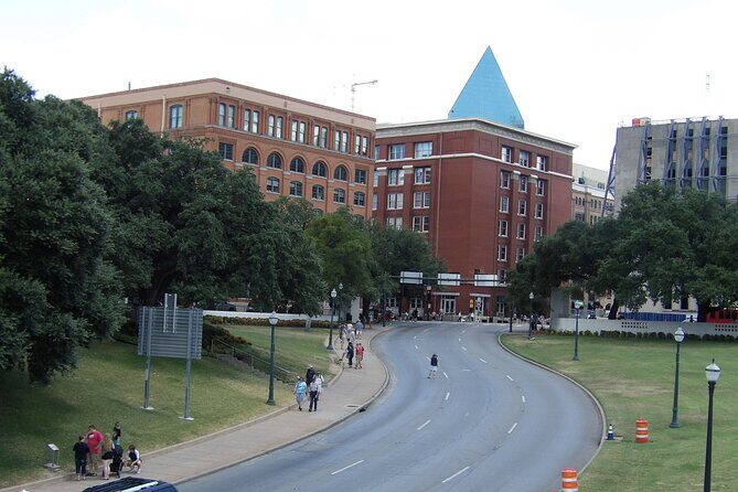 1-Hour JFK Assassination Walking Tour - Who Will Appreciate This Tour?