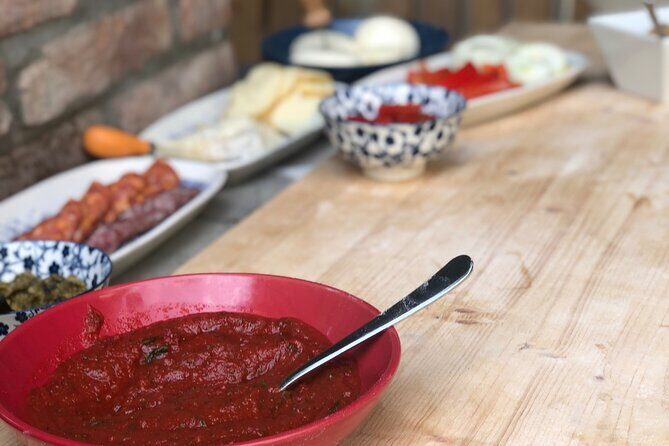 2-Hour Guided Family Pasta or Pizza Cooking Class in Acqui Terme - The Setting and Logistics