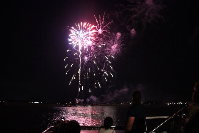 2 Hour Hilton Head Boat Rental With VIP Fireworks Viewing - A Closer Look at the Experience