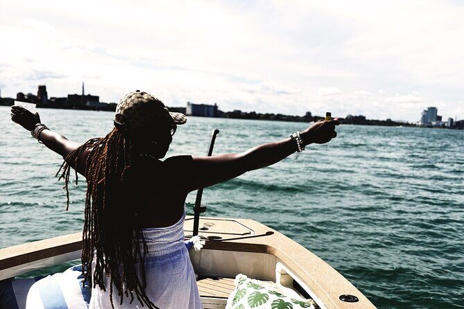 2 Hour Private Guided Luxury Electric Cruise on Detroit River - Key Points