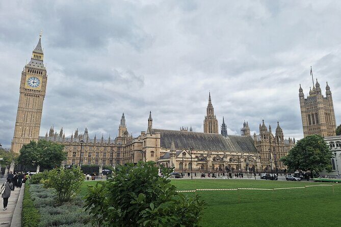 2 Hour Walking Tour from Buckingham Palace to Big Ben - Practical Details and Tips