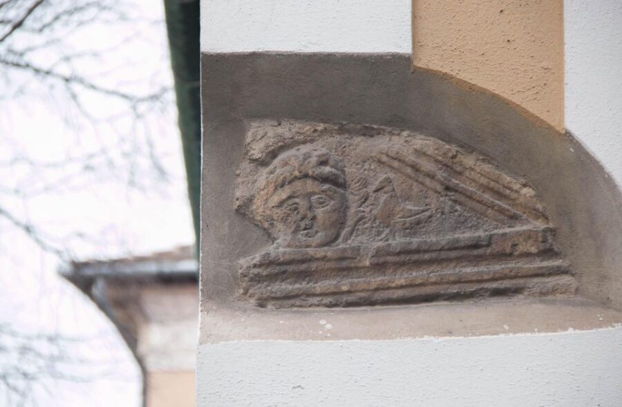 2 Hours Buda Castle Walking Tour - Walk with a Historian - The Practicalities: Booking, Meeting Point, and Duration