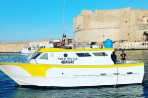 2 hours tour on boat to Polignano a mare