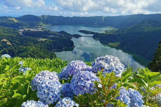 2 x Day Tour pack with lunch included (Furnas + Sete Cidades + Fogo + Nordeste) - Day 2: Craters, Cracks, and Coastal Vistas